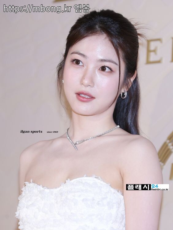 168cm·42kg' 신예은, 개미허리 청순 미녀..극세사 몸매 - 유저방송 - 엠봉