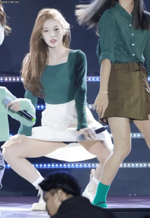 청순한 오마이걸 아린이 미니스커트 쩍벌 안무 유저방송 엠봉
