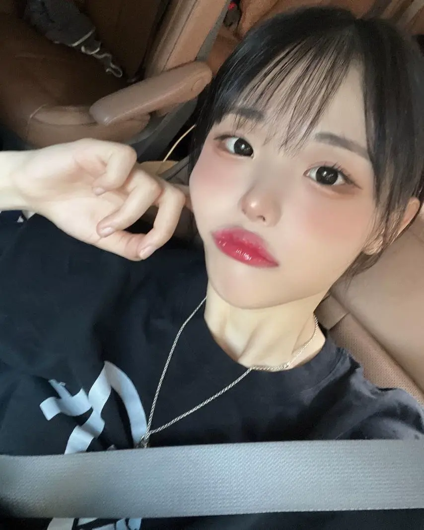 qwer 히나 냥뇽녕냥 검은티 셀카 미모 - 므훗갤러리 - 엠봉