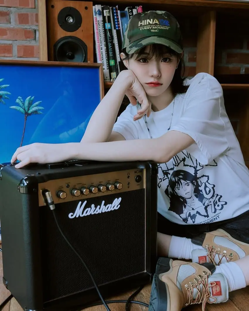 무신사 WMC x QWER 히나(냥뇽녕냥) 콜라보 화보 - 유저방송 - 엠봉