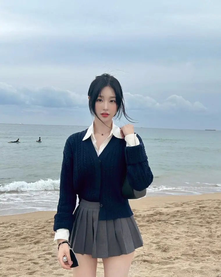 한갱 인스타 해변에서 여친룩 - 므훗갤러리 - 엠봉