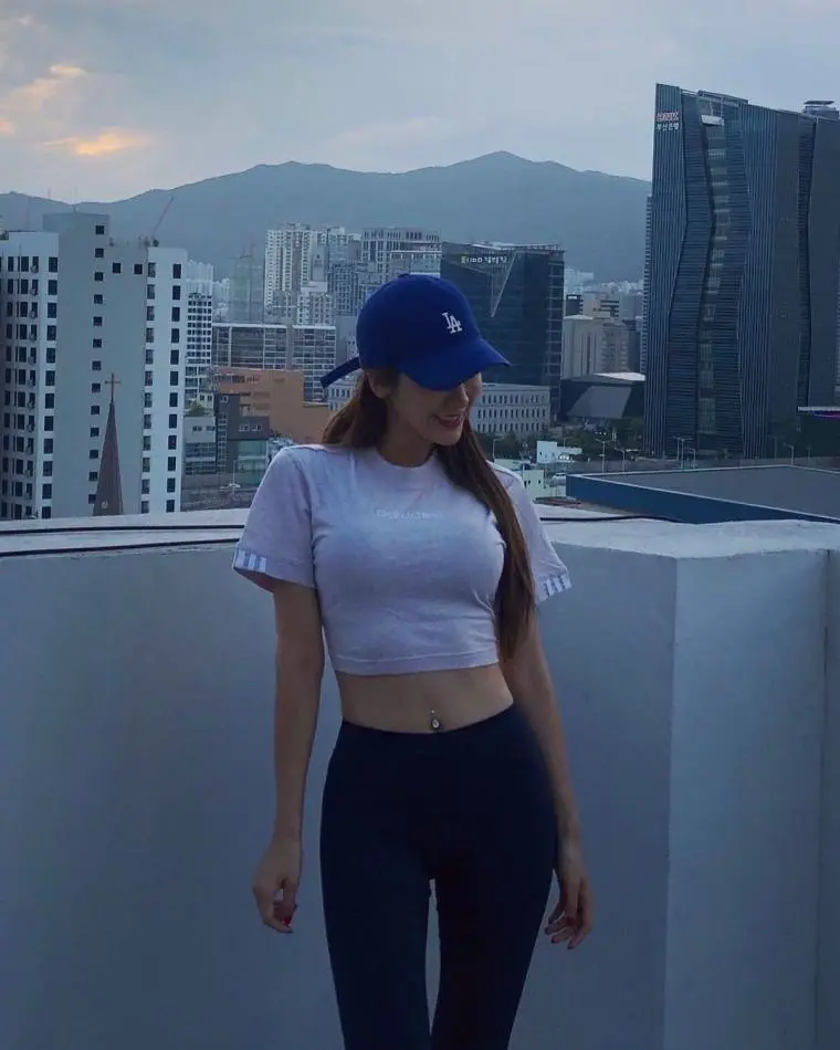 모델 임바비 - 므훗갤러리 - 엠봉